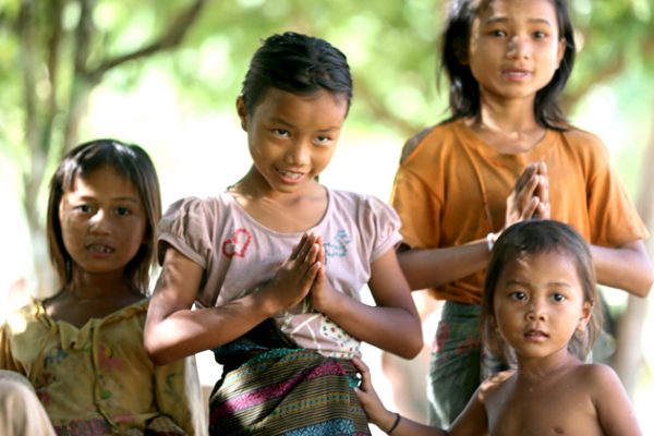 Greeting Culture in Laos - Indochina Tours